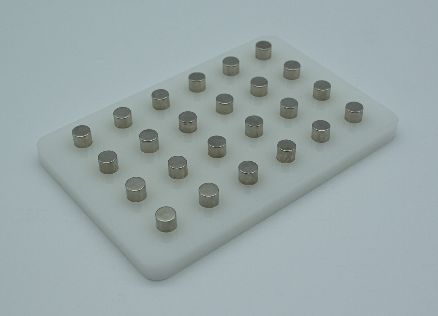 Magnetic stand for 96-well plate - EURx